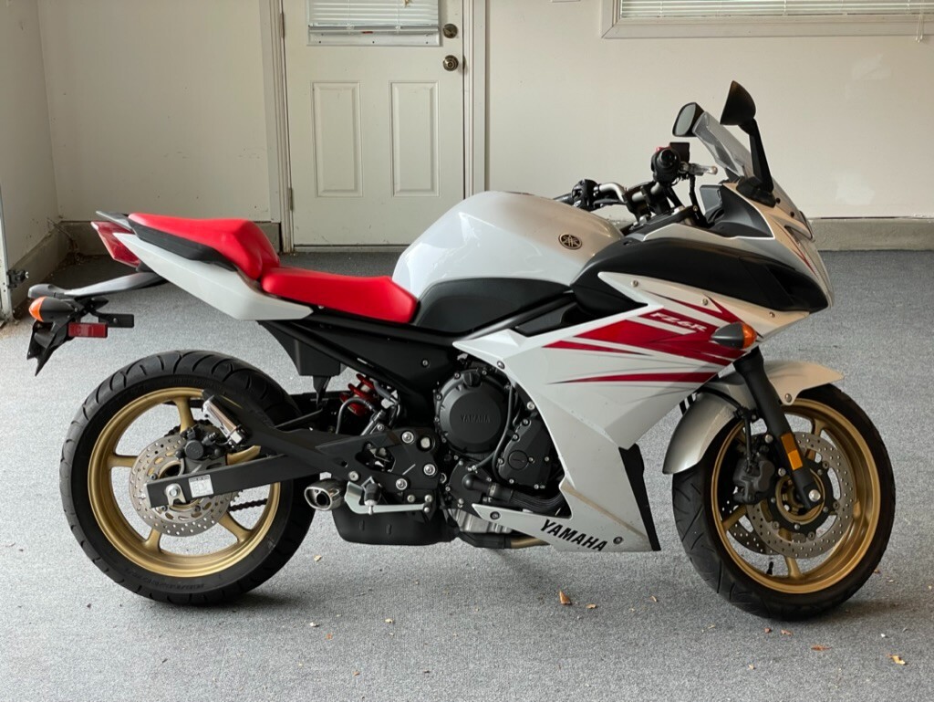 2022 Yamaha Fz6r White