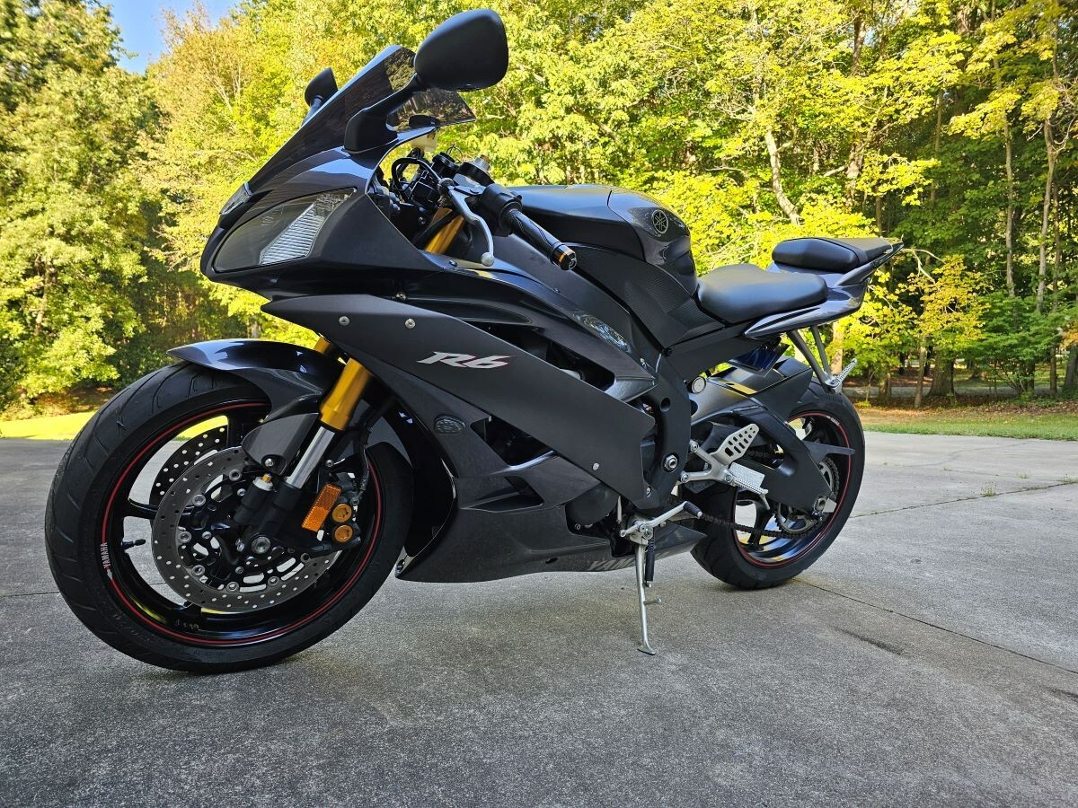 Yamaha R6 Black And Gold